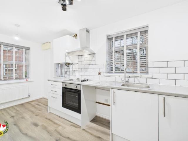 Mona Avenue, Kingsway, Gloucester GL2, 4 bed town house to rent, £1,550 pcm | PrimeLocation