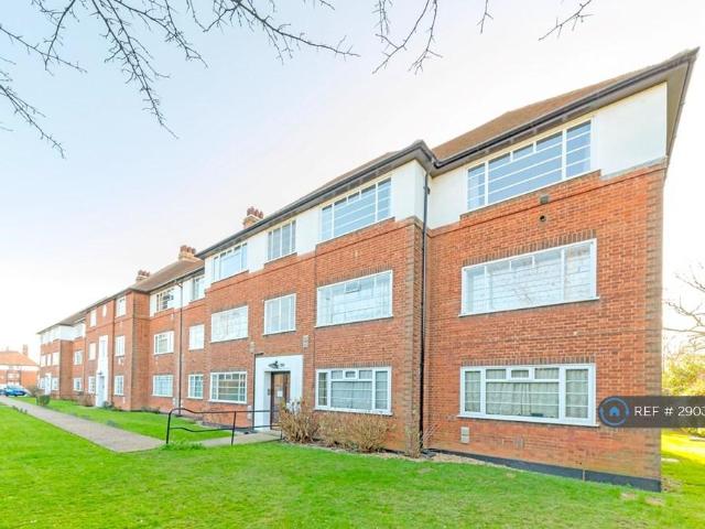 Monarch Court, London, N2 3 bed flat to rent £2,900 pcm £669 pw