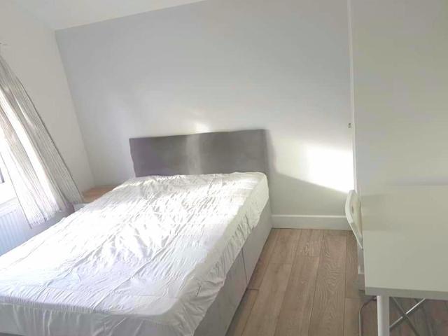 Monarch Drive 7 bed flat to rent £2,947 pcm £680 pw
