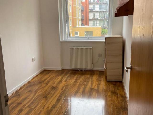 Monarch Way, Ilford, IG2 2 bed flat to rent £1,800 pcm £415 pw