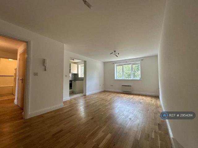 Monarch Way, Leighton Buzzard, LU7 2 bed flat to rent £1,450 pcm £335 pw