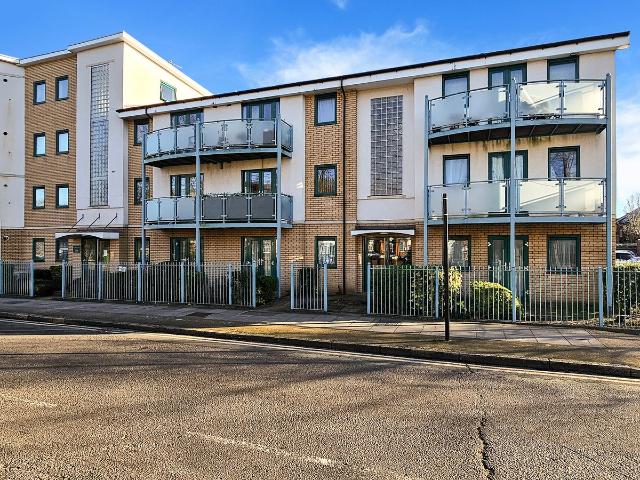 Monarchs Court, Imperial Drive, Harrow HA2, 2 bed flat to rent, £2,100 pcm | PrimeLocation
