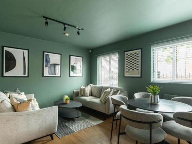 Monday Crescent, City Centre, 5 Bedroom Flat
