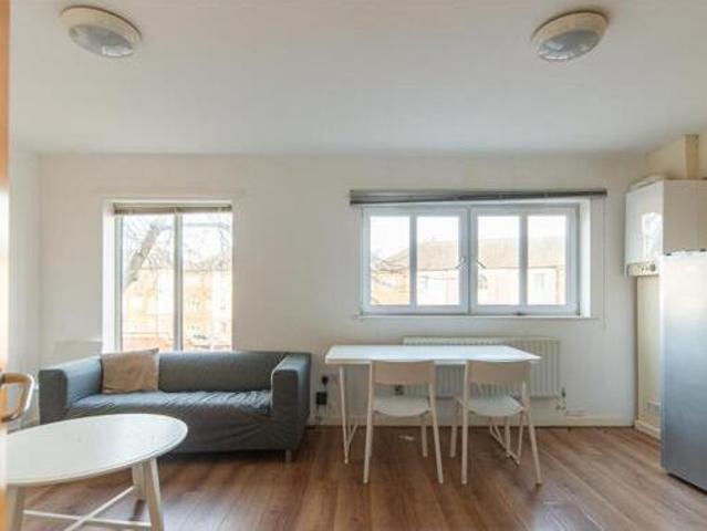 Monday Crescent, City Centre, 5 Bedroom Flat