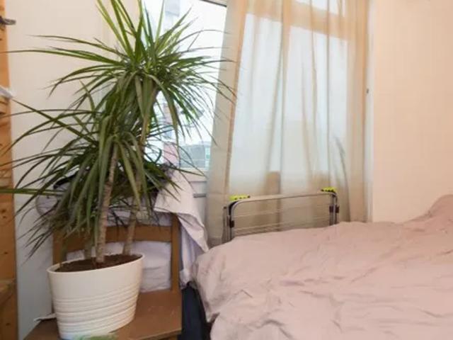 Mondragon House, Old Vicarage, 49 Guildford Road, London, SW8 2EH, United Kingdom | Room for rent #142451169 | Rentberry