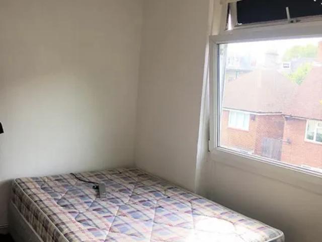 Mondragon House, Old Vicarage, 49 Guildford Road, Stockwell Park, London, SW8 2DF, United Kingdom | Room for rent #159328894 | Rentberry