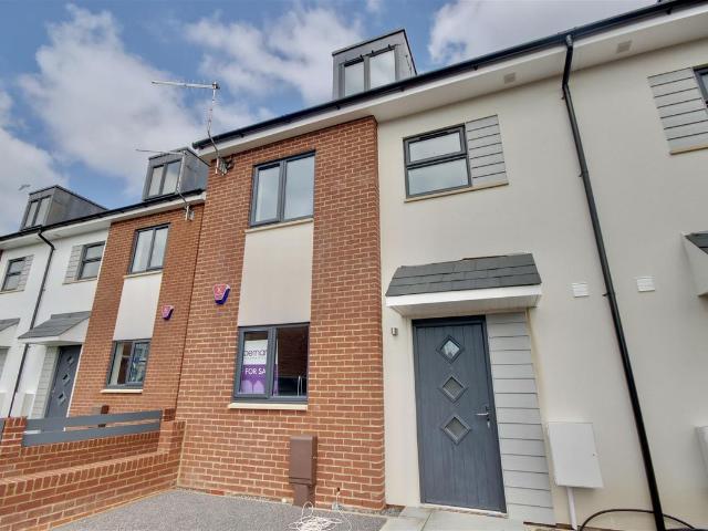 Moneyfield Avenue, Portsmouth PO3, 4 bed semi detached house to rent, £2,000 pcm | PrimeLocation