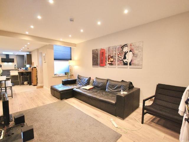 Monica Grove, Manchester, M19 2BN 6 bed terraced house to rent £3,900 pcm £900 pw