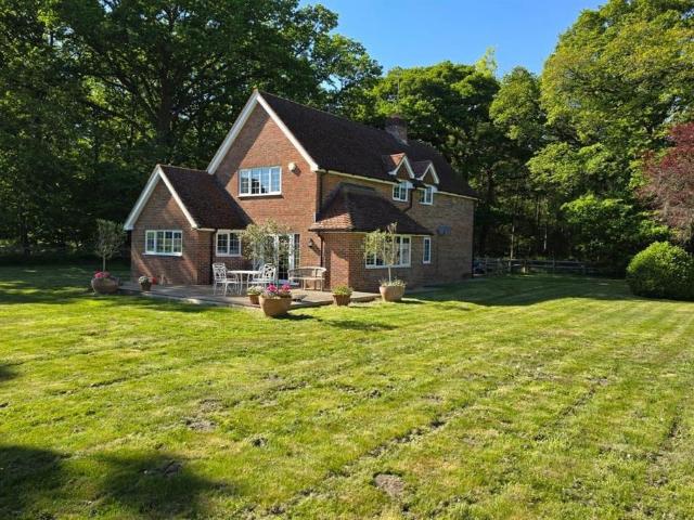 Monk Sherborne, Hampshire 4 bed detached house to rent £3,000 pcm £692 pw