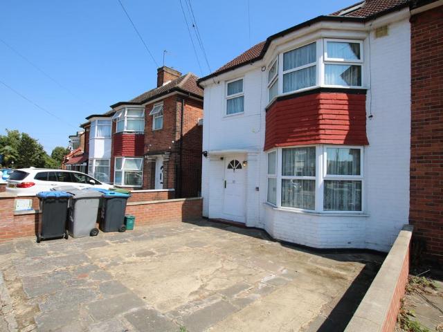 Monks Park, Wembley 3 bed maisonette to rent £2,395 pcm £553 pw