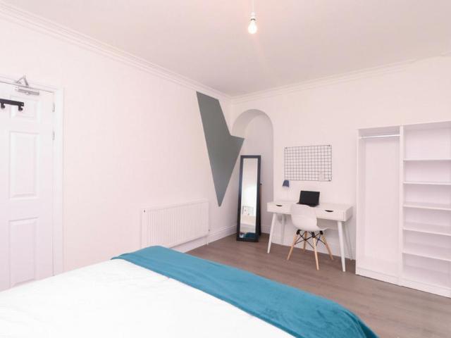 Monks Road, Lincoln LN2 5 bed house to rent £2,600 pcm £600 pw