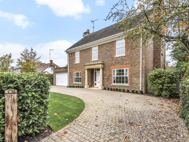 Monks Road Virginia Water Surrey GU25. 5 bed terraced house to rent £7,500 pcm £1,731 pw
