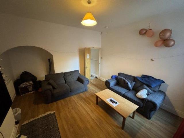Monks Road 4 bed house share to rent £1,644 pcm £379 pw