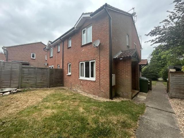 Monkswood Crescent, Tadley RG26, 1 bed semi detached house to rent, £1,200 pcm | PrimeLocation