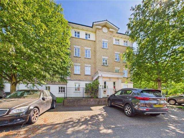 Monkwood Close, Romford RM1 2 bed flat to rent £1,750 pcm £404 pw