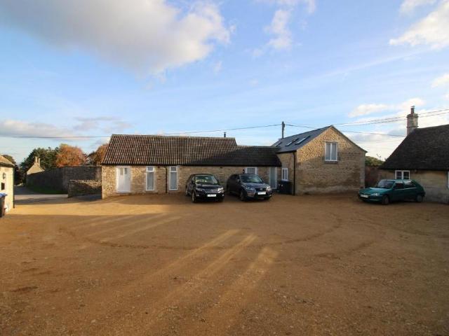 Monkton Farleigh, Bradford On Avon 3 bed barn conversion to rent £1,995 pcm £460 pw