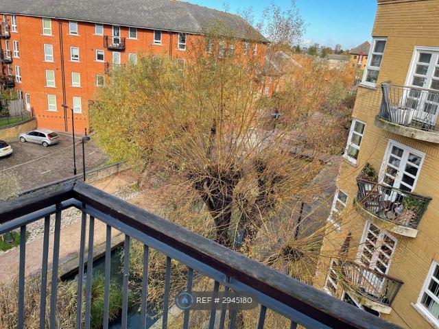 Monkton House, London SE16, 1 bed flat to rent, £1,700 pcm | PrimeLocation