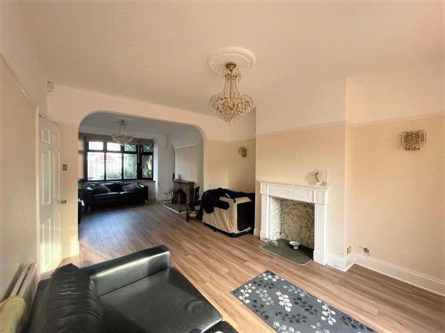 Monmouth Avenue, South Woodford E18 6 bed house to rent £3,600 pcm £831 pw