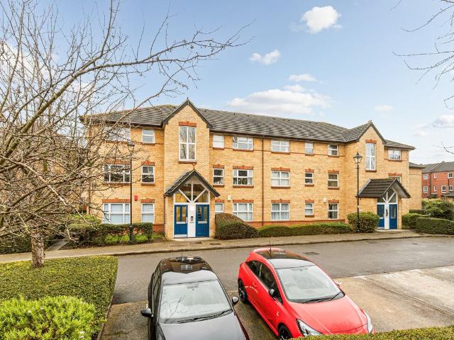 Monmouth Close, Chiswick W4, 2 bed flat to rent, £2,000 pcm | PrimeLocation
