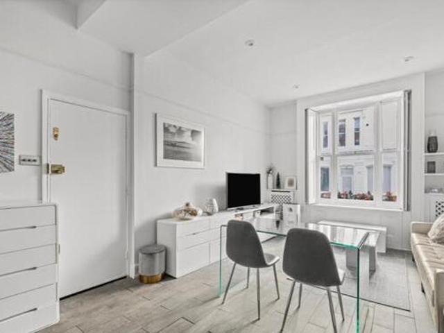 Monmouth Road, Notting Hill, 3 Bedroom Flat