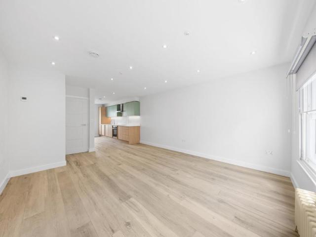 Monmouth Street, Covent Garden, WC2H 2 bed apartment to rent £4,117 pcm £950 pw