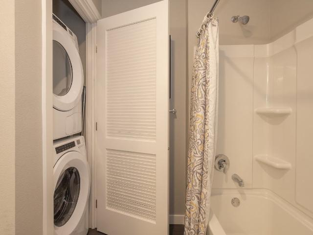 Monogram Apartments Studio Apartment for Rent at 421 25th St, Oakland, CA 94612 Northgate Waverly