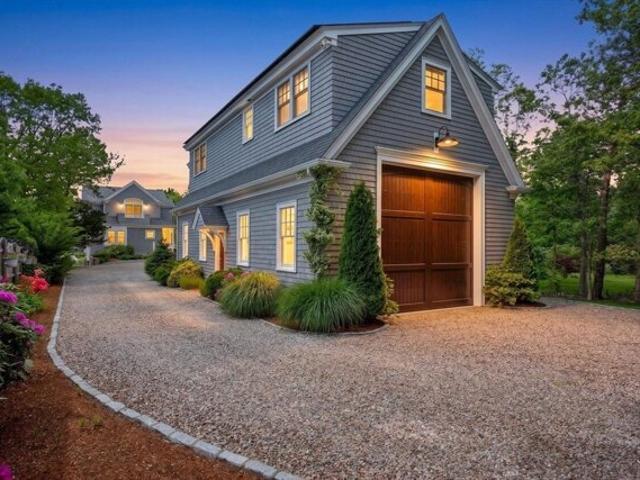 Monomoscoy Rd, Mashpee, Home For Sale