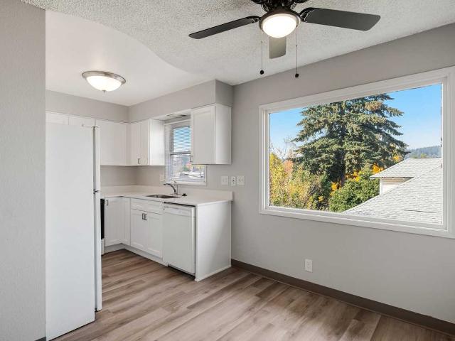 Monroe Manor Apartments 2 Bedroom Apartment for Rent at 423 Monroe St, Oregon City, OR 97045 McLoughlin