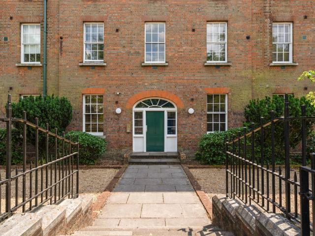Mons Court, Winchester SO23, 2 bed flat to rent, £1,650 pcm | PrimeLocation