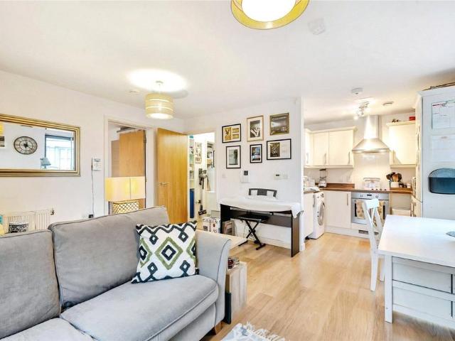 Monson Road, London SE14 1 bed flat to rent £1,650 pcm £381 pw