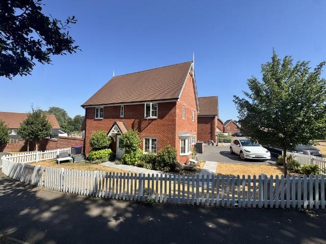 Moody Lane, Braintree CM7 4 bed detached house to rent £2,300 pcm £531 pw
