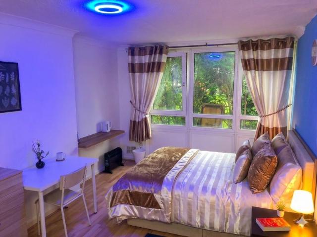 Moody Street, London E1, Room to rent, £800 pcm | PrimeLocation
