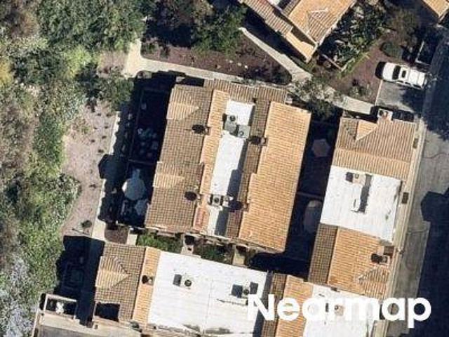 Moon Crest Ln