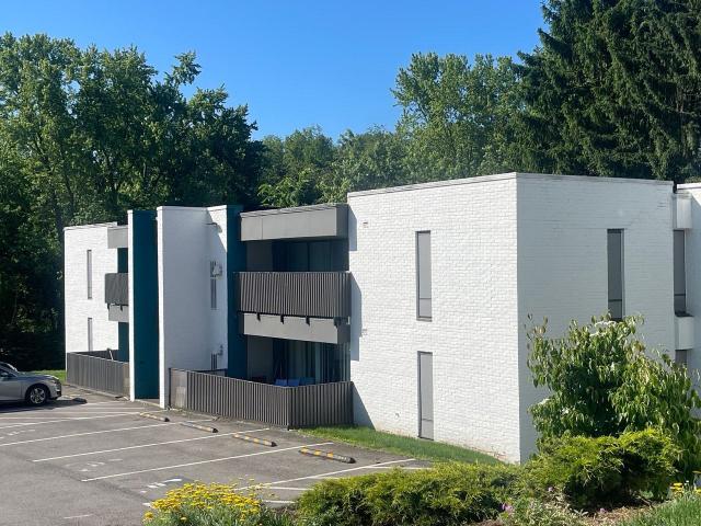 Moon Flats Apartments 2 Bedroom Apartment for Rent at 408 Sharon Rd, Carnot Moon, PA 15108 Coraopolis