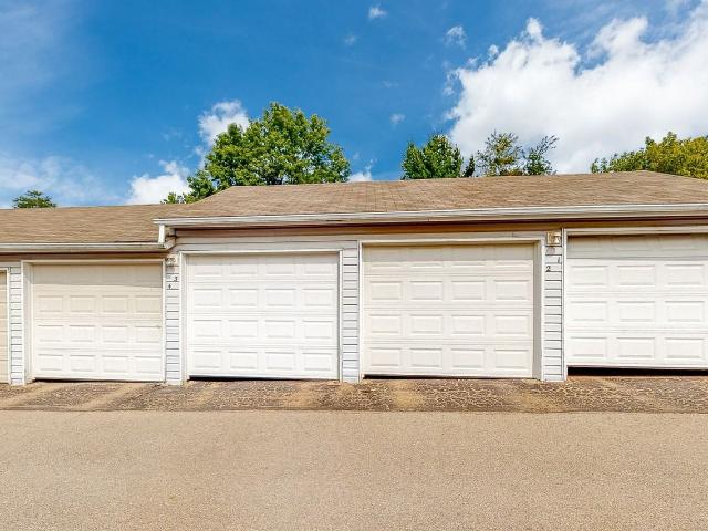 Moon Grove Apartments in Moon Township * Luxurious * Spacious * Pet Friendly and Move In Ready* 2 Bedroom Apartment for Rent at 916 Beaver Grade Rd, Carnot Moon, PA 15108 Coraopolis