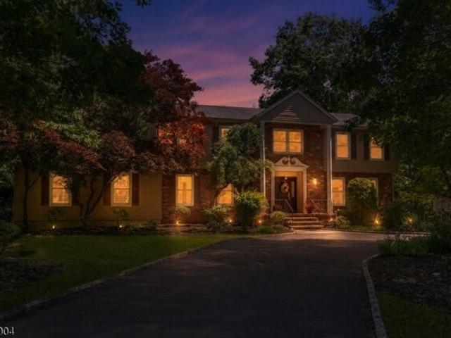 Moonshadow Ct, Kinnelon, Home For Sale