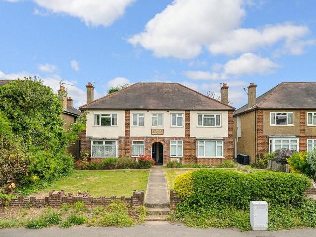 Moor Lane, Chessington KT9, 2 bed maisonette to rent, £1,750 pcm | PrimeLocation
