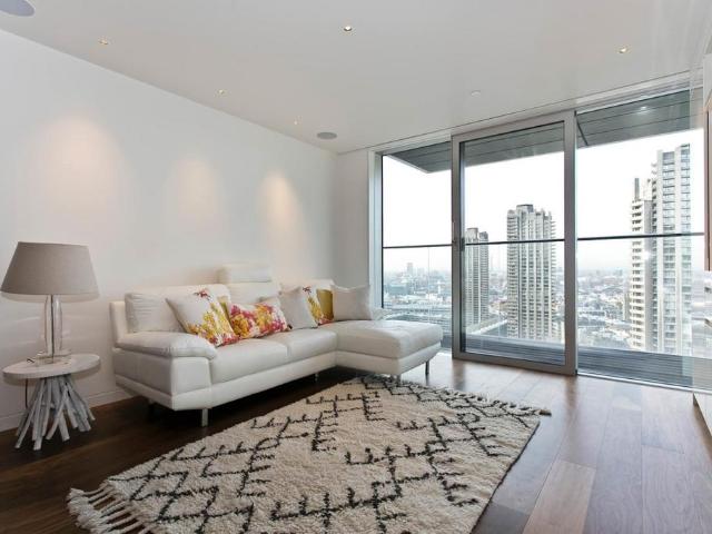 Moor Lane London EC2Y Studio to rent £2,708 pcm £625 pw