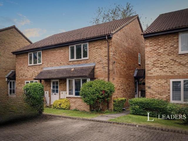 Moor Pond Close, Bicester. 1 bed flat to rent £1,000 pcm £231 pw