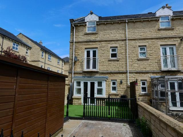Moor Top, Drighlington BD11, 5 bed town house to rent, £1,150 pcm | PrimeLocation