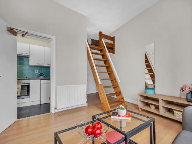 Moor View, Leeds LS6, 1 bed terraced house to rent, £836 pcm | PrimeLocation