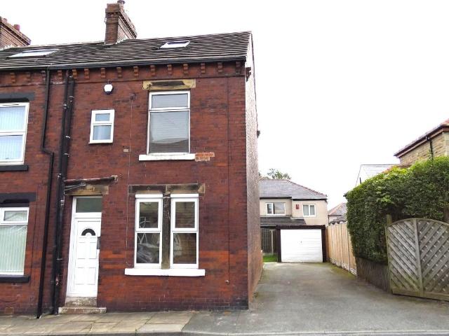Moorcroft Drive BD4, 4 bed end terrace house to rent, £850 pcm | PrimeLocation