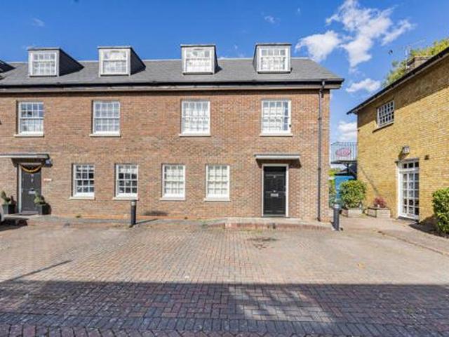 Moorcroft, Harlington Road, 3 Bedroom Town