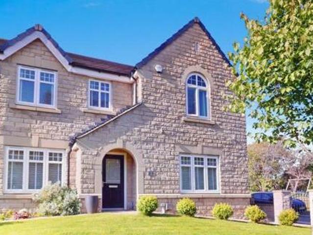 Moorbank Drive, Shelf, 4 Bedroom Detached
