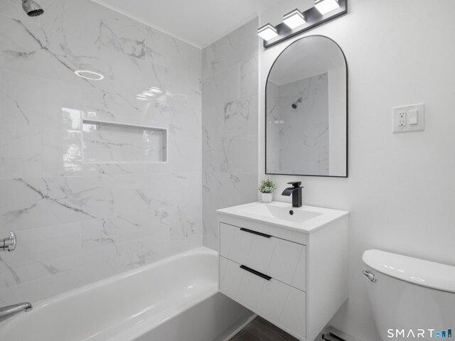 Moore Ave, New London, Home For Sale