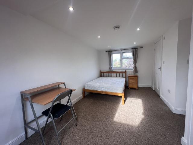 Moore Close, Cambridge, Cambridgeshire CB4, Room to rent, £850 pcm | PrimeLocation