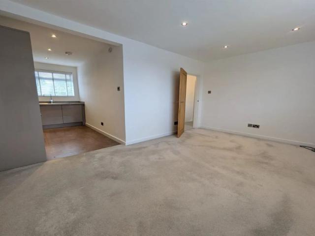 Moore Close, Lady Bay, NG2 5AY