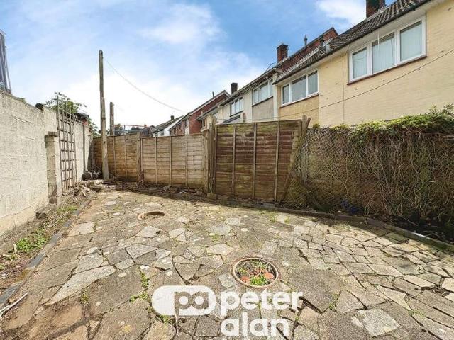 Moore Crescent, NP19