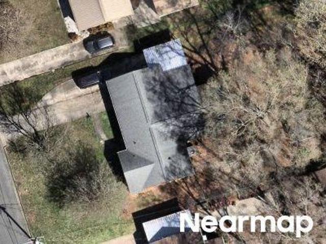 Moore Dr