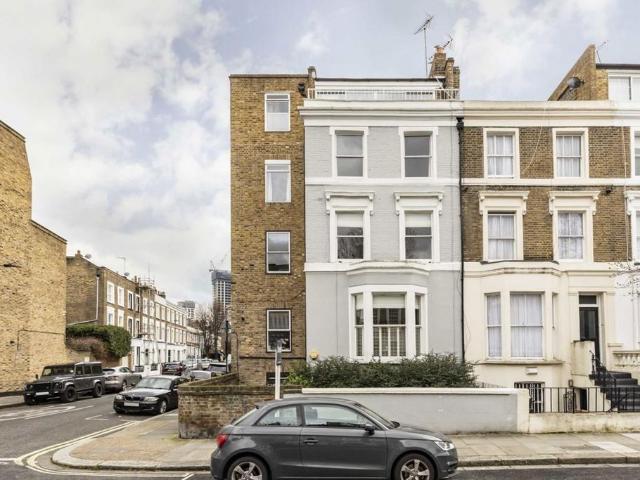 Moore Park Road, London SW6 2 bed flat to rent £3,500 pcm £808 pw